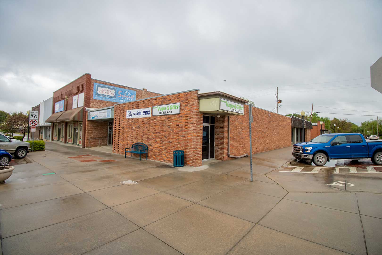 602 N State St AUGUSTA KS 67010 McCurdy Real Estate Auction